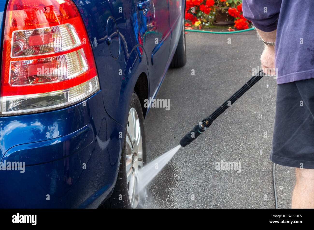 Jet washing hi-res stock photography and images - Alamy