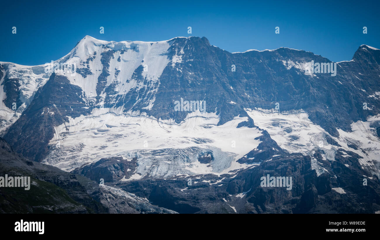 The impressive mountains and glaciers in the Swiss Alps - travel ...