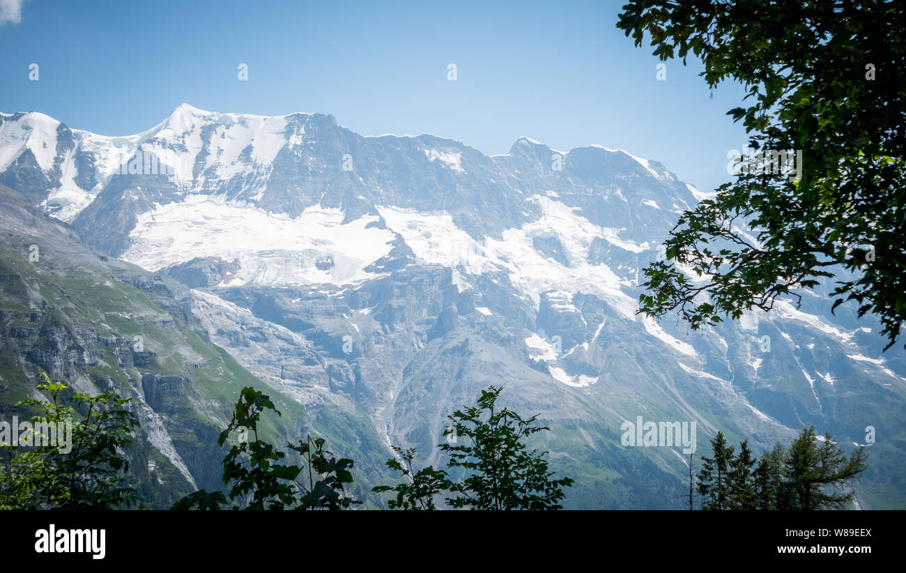 The impressive mountains and glaciers in the Swiss Alps - travel ...
