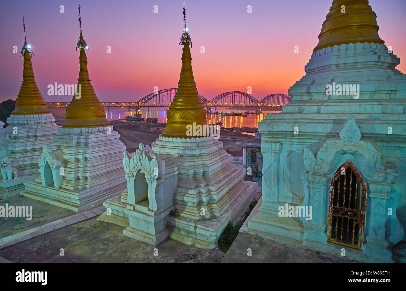 Enjoy the evening with a view on sunset sky over the stupas of Shwe ...