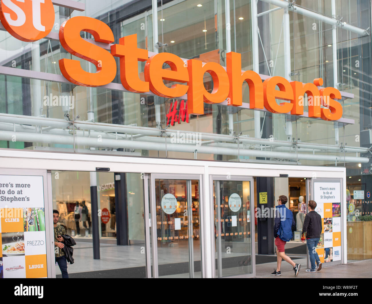 St stephens shopping centre hull hi-res stock photography and images ...