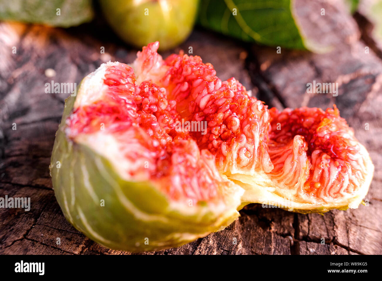 Macro of fig fruit seeds, juicy and full of sugars and vitamins Stock ...