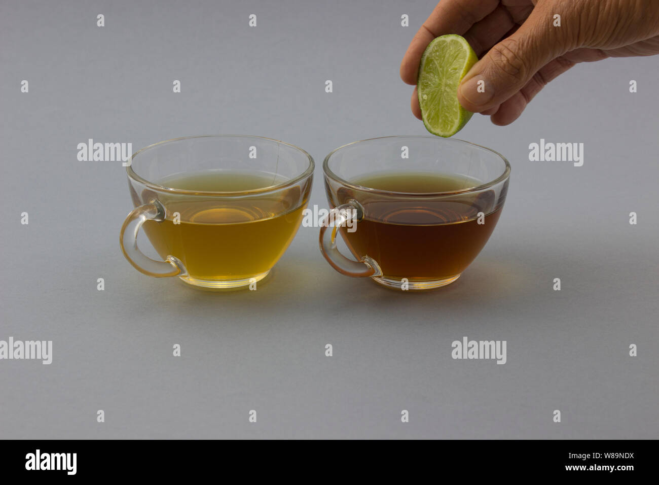 Lemon on the tea Stock Photo - Alamy