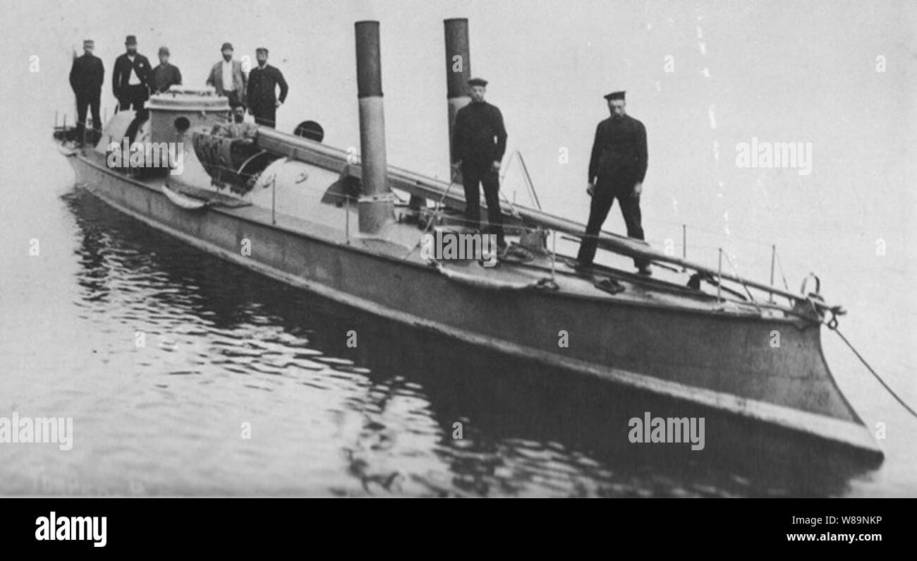 Defender class hi-res stock photography and images - Alamy