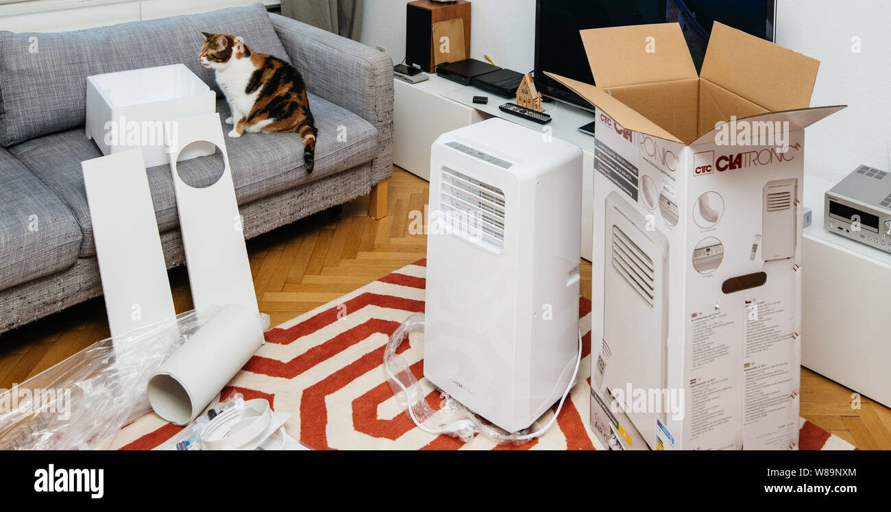 Electric tower cooling fan hi-res stock photography and images - Alamy