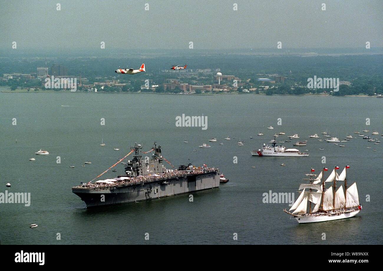 Operation sail 2000 hi-res stock photography and images - Alamy