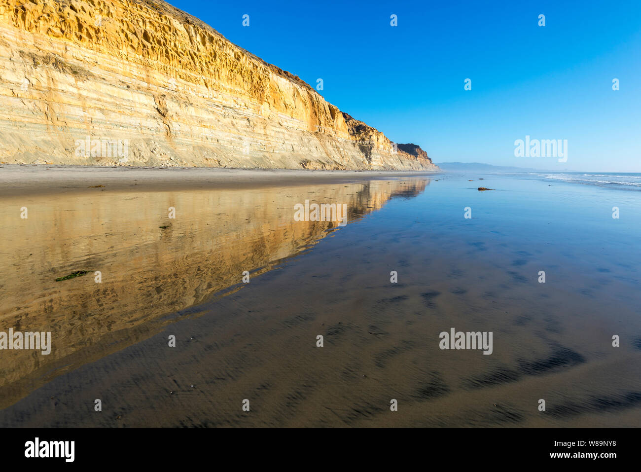 Colorful sandstone cliffs along Torrey Pines State Beach. La Jolla ...