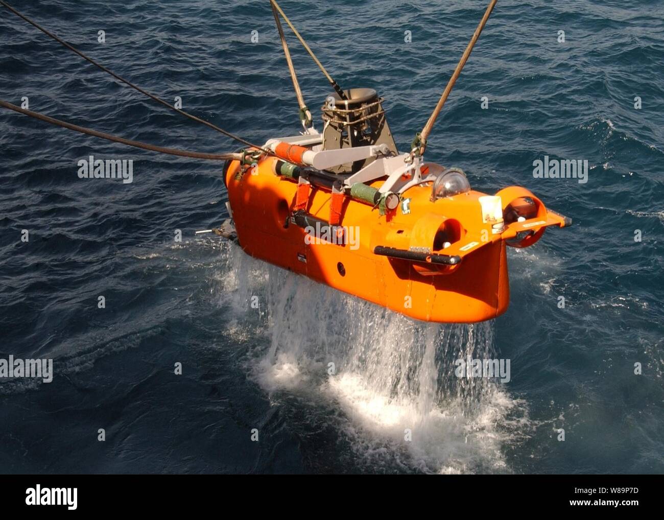 Uss dextrous mcm 13 hi-res stock photography and images - Alamy