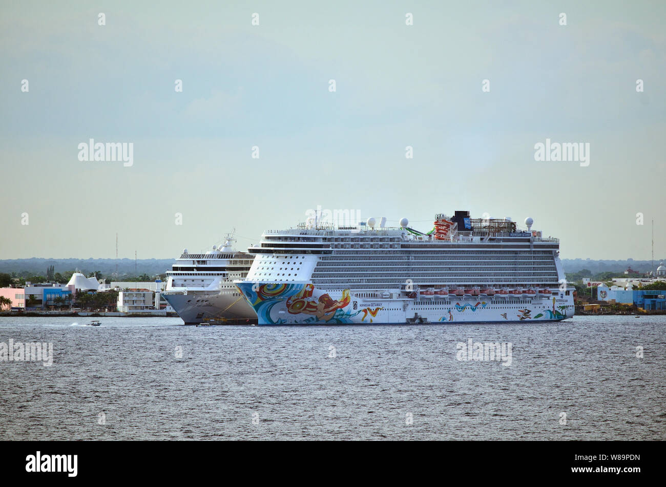 Ships lines hi-res stock photography and images - Alamy