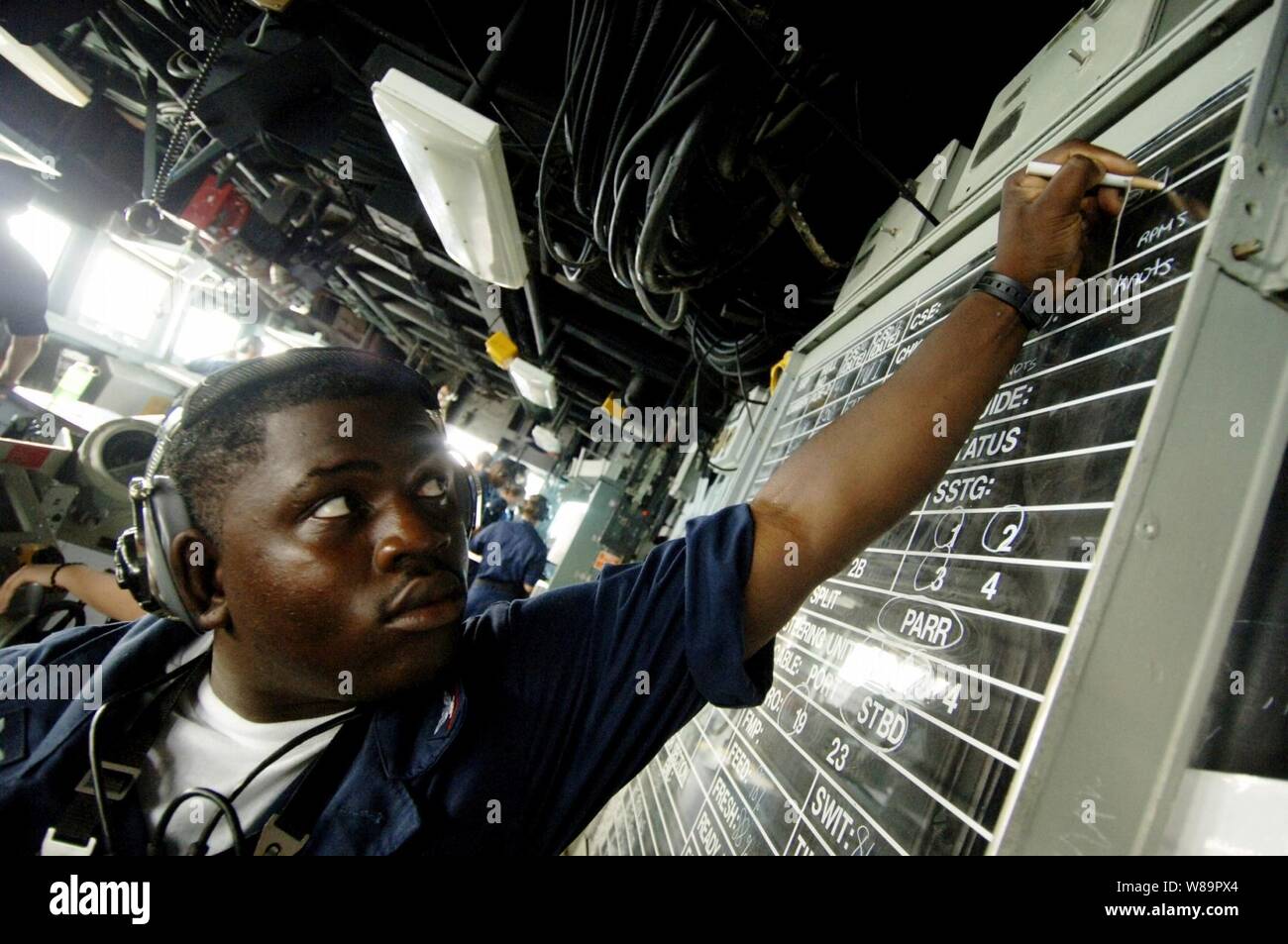 Uss camden aoe 2 hi-res stock photography and images - Alamy
