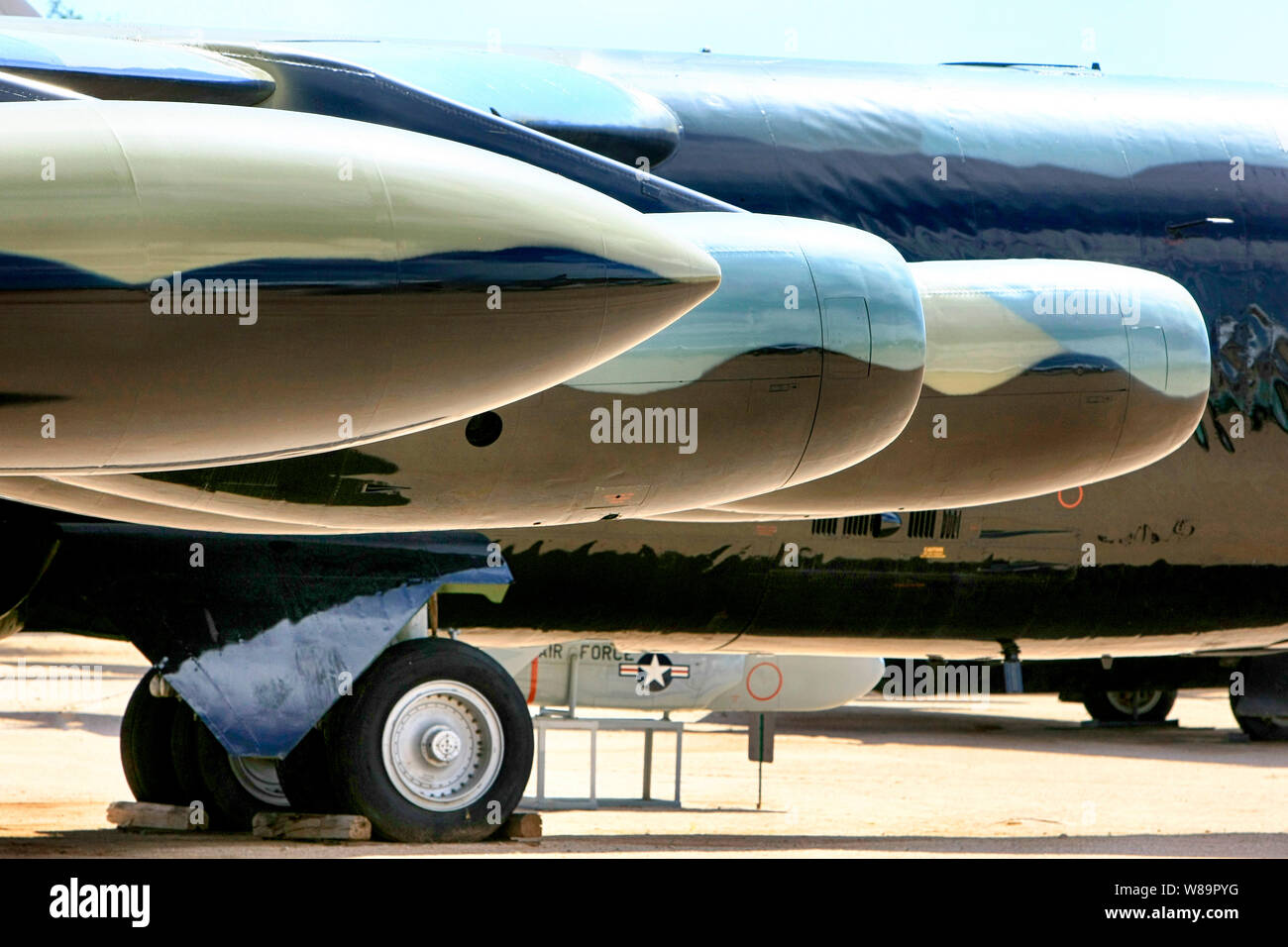 B 52 bomber engine hi-res stock photography and images - Alamy