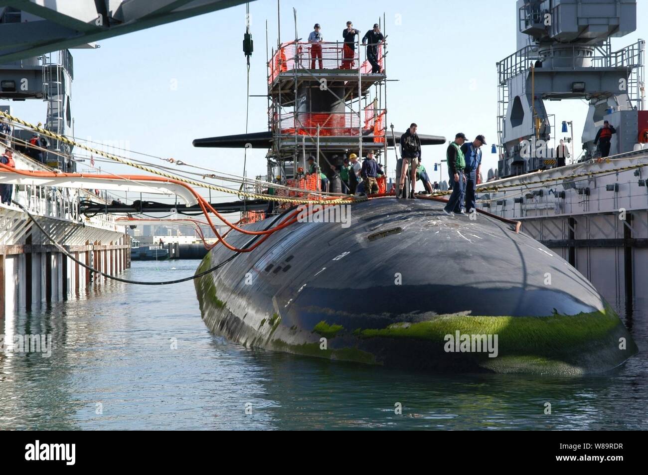 The Los Angeles-class fast-attack nuclear submarine USS Helena (SSN 725 ...