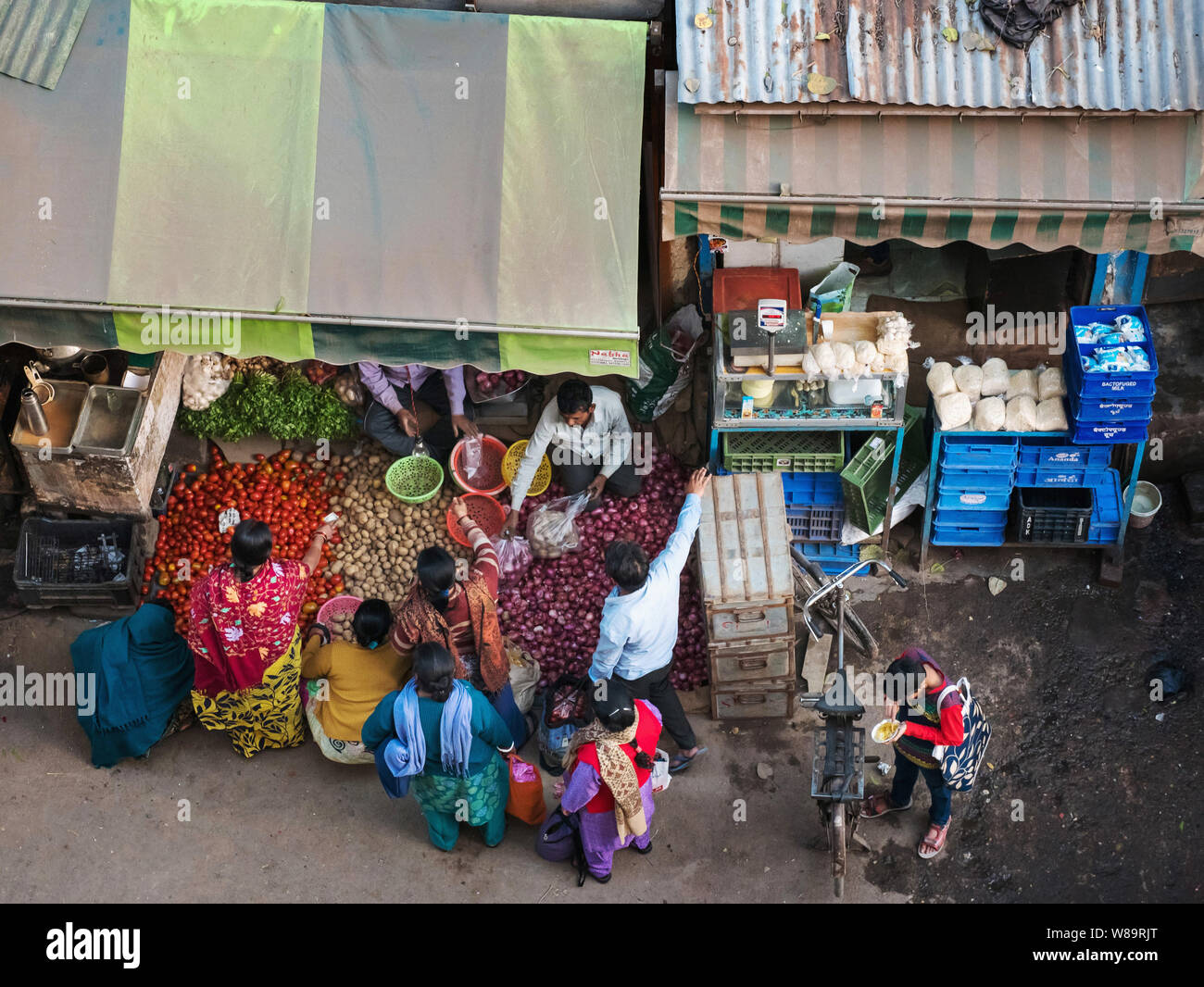 Busy fruit market india hi-res stock photography and images - Alamy