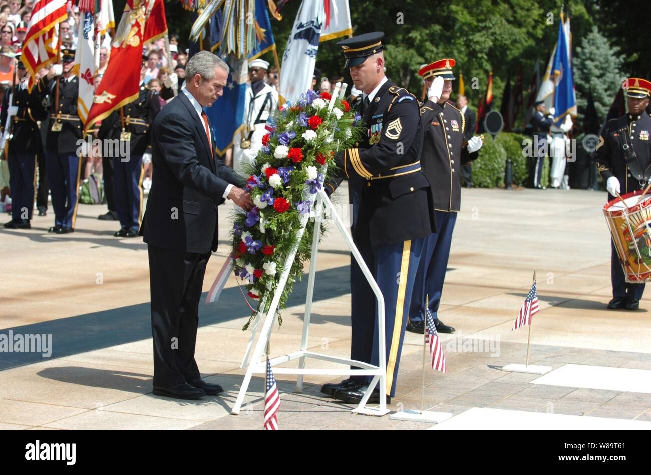 President George W. Bush lays a wreath at the Tomb of the Unknowns ...