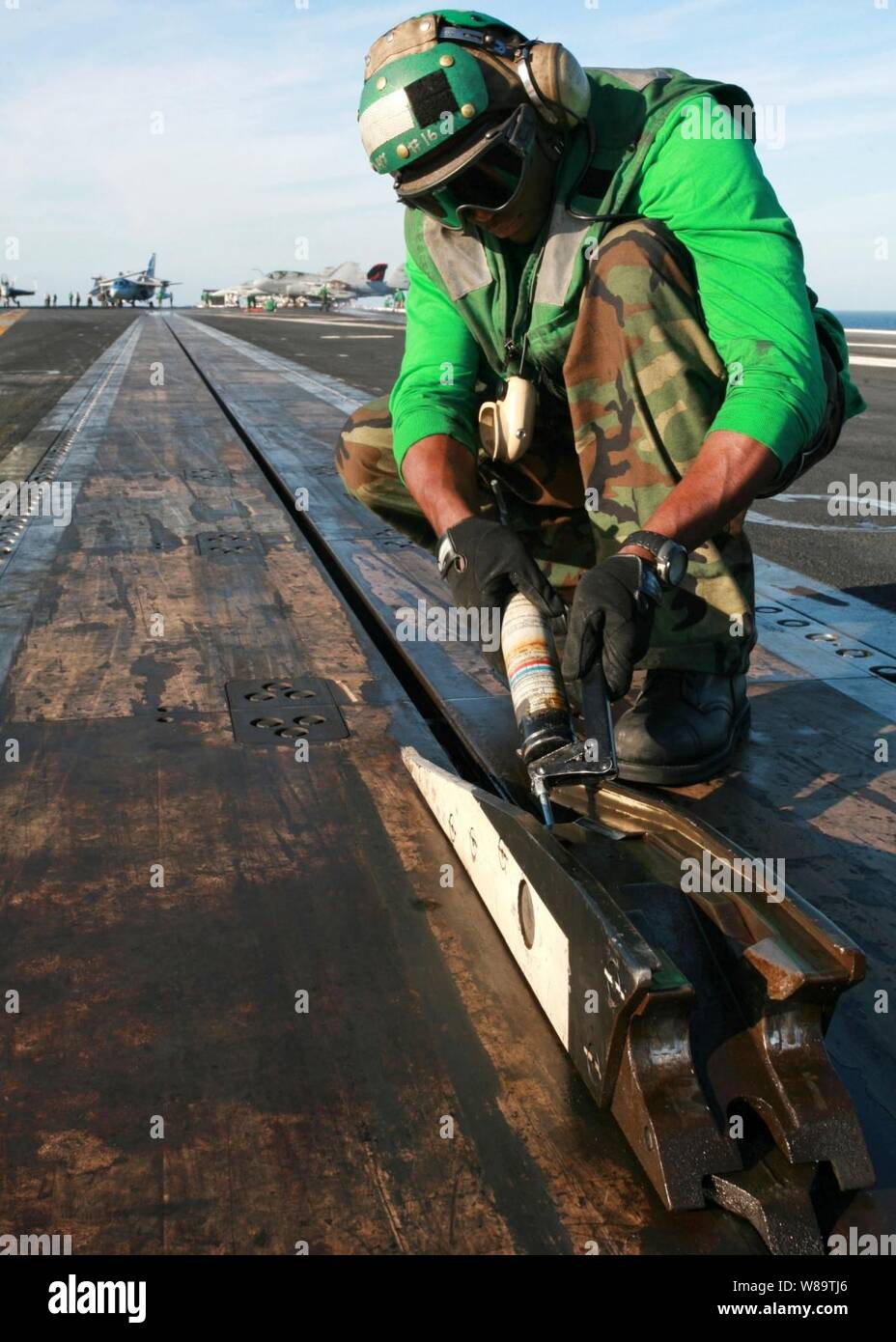 Steam catapult hi-res stock photography and images - Alamy