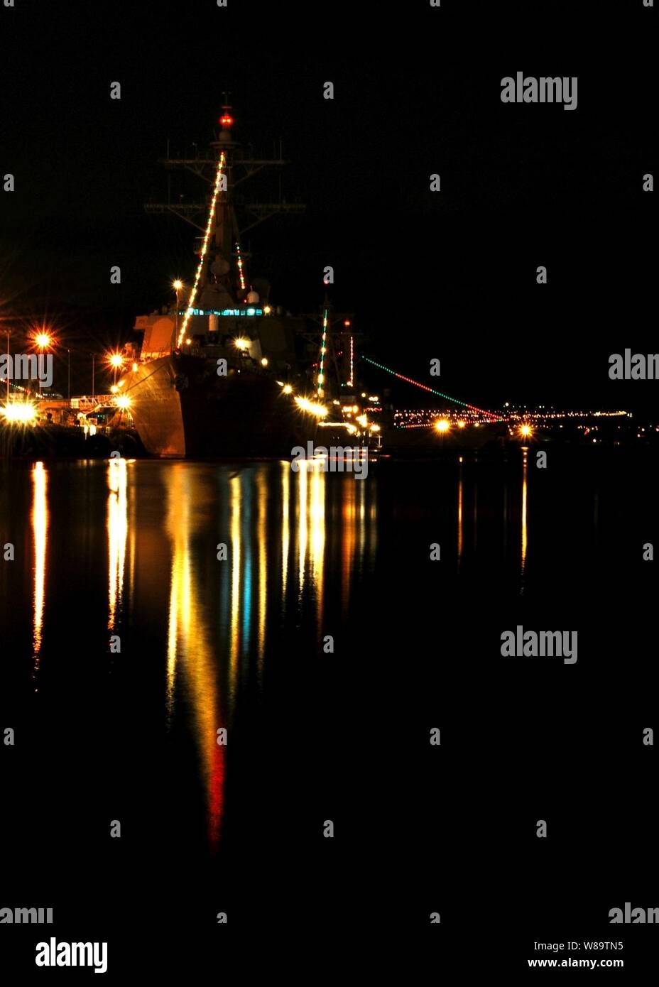 Uss russell ddg 59 hi-res stock photography and images - Alamy