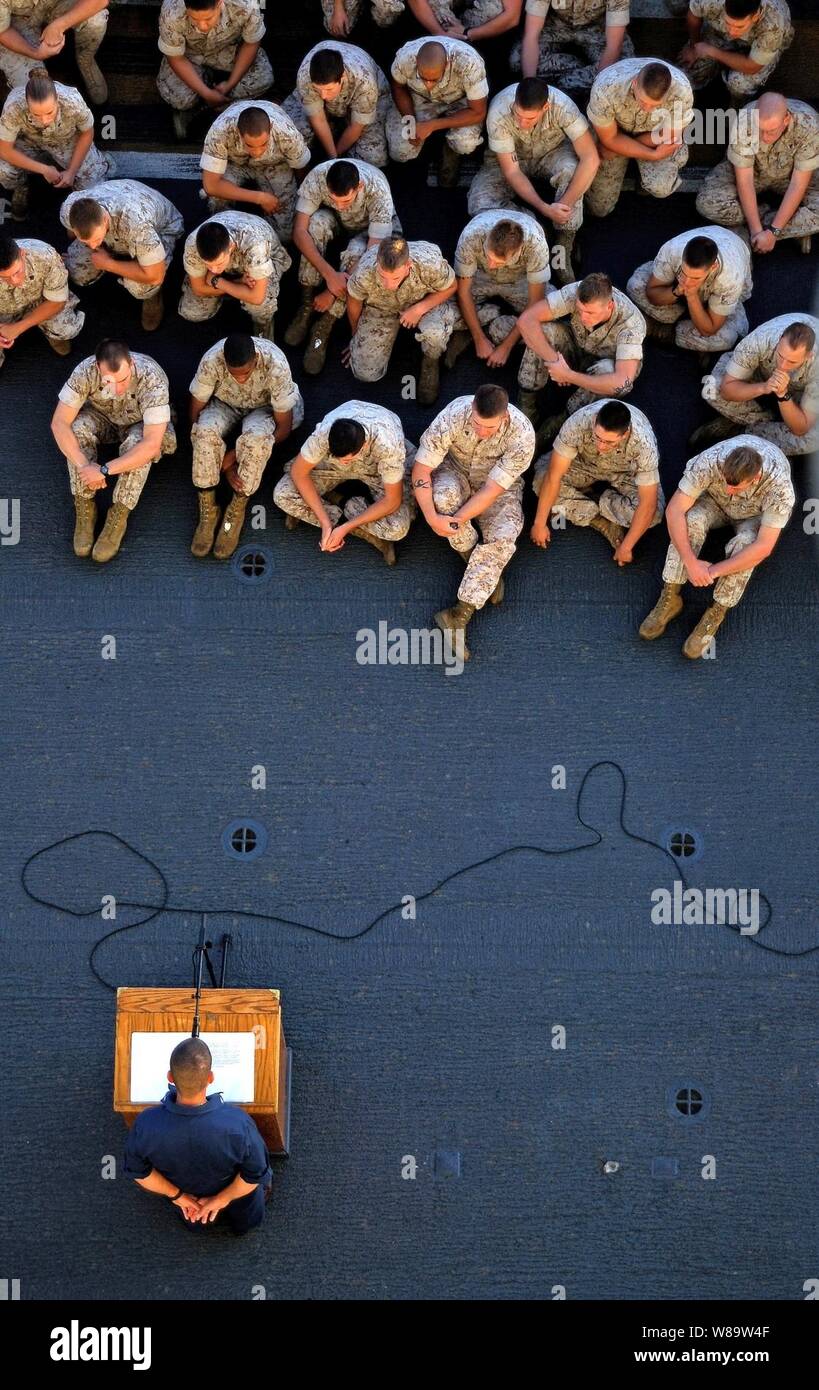 Navy Chaplain Stock Photos & Navy Chaplain Stock Images - Alamy