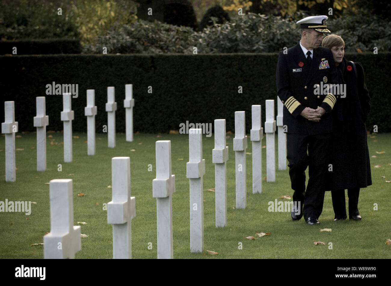 Chairman of the Joint Chiefs of Staff Adm. Mike Mullen, U.S. Navy, and ...