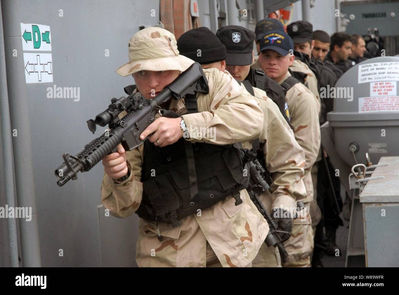 Fantail guided missile cruiser hi-res stock photography and images - Alamy