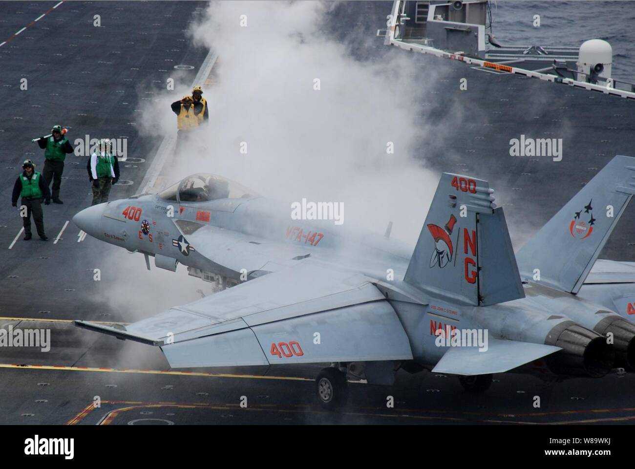 Catapult launch uss nimitz hi-res stock photography and images - Alamy