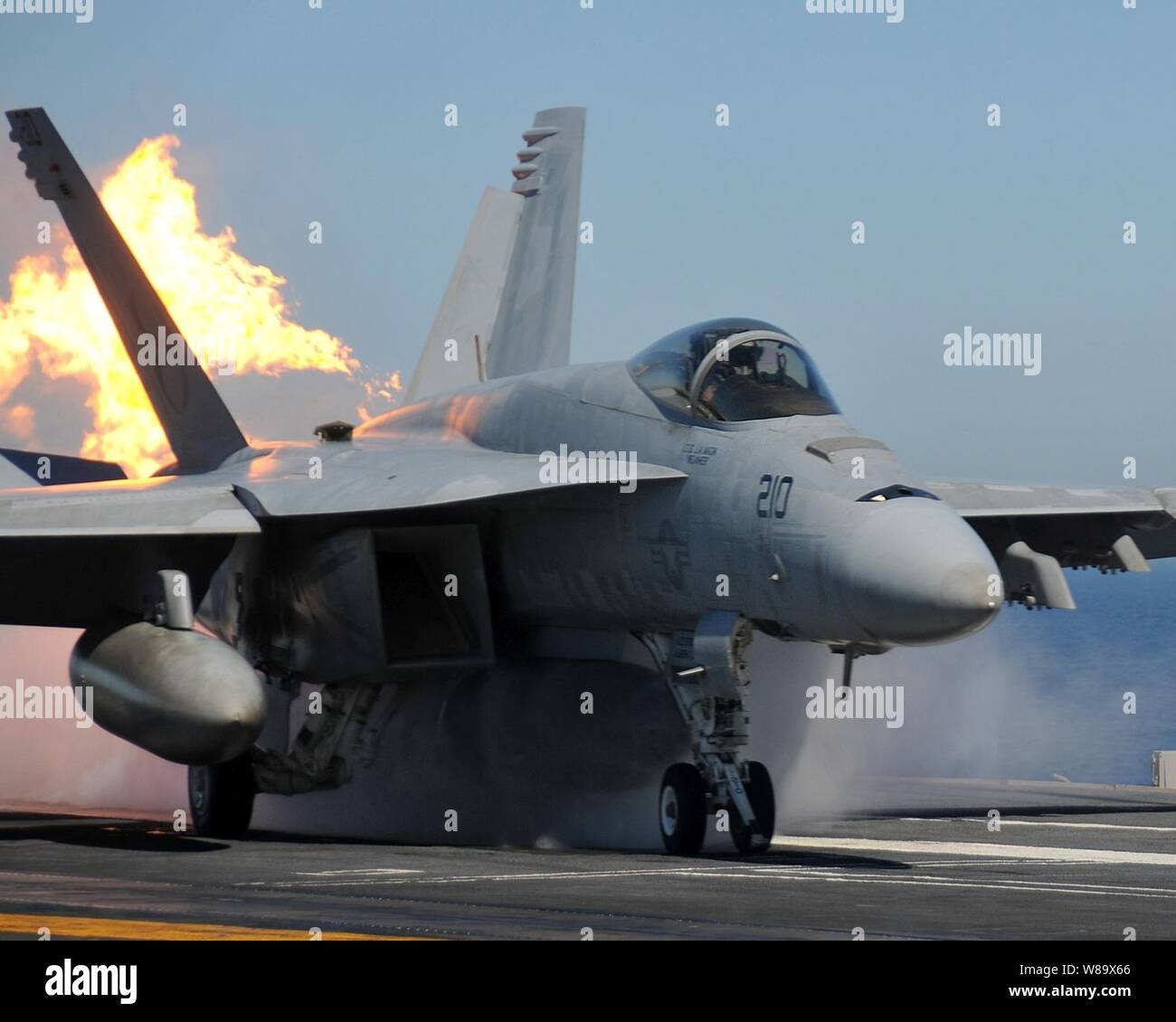A U.S. Navy F/A-18E Super Hornet aircraft assigned to Strike Fighter ...