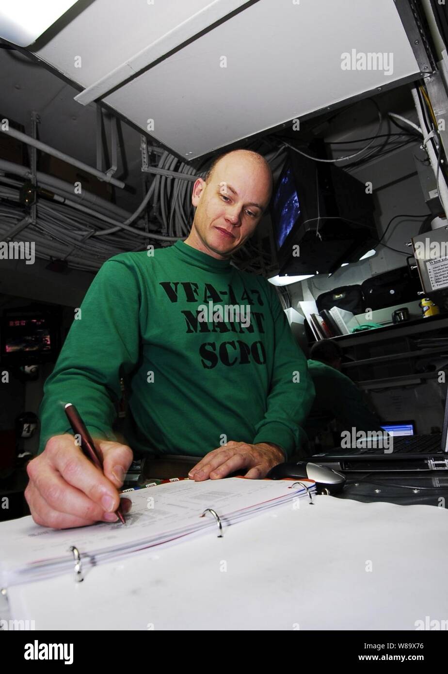 147 fighter wing hi-res stock photography and images - Alamy