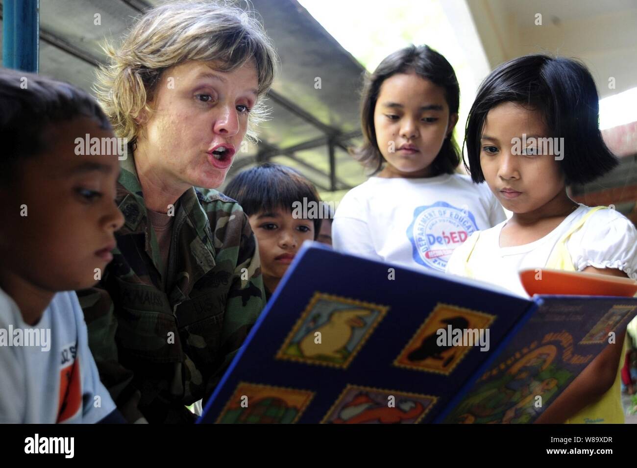 Community of hope philippines hi-res stock photography and images - Alamy