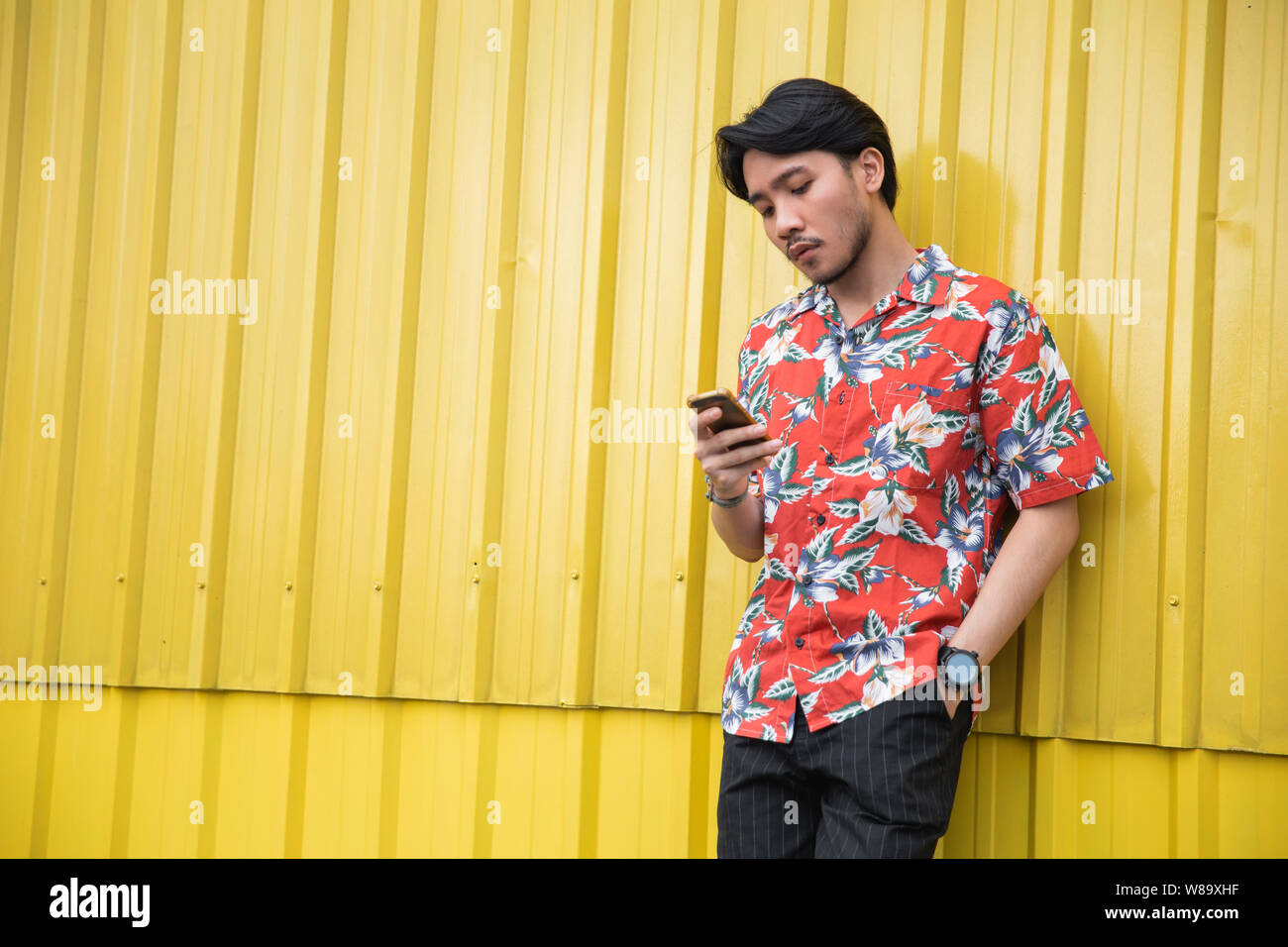 pose of handsome man with handphone Stock Photo - Alamy