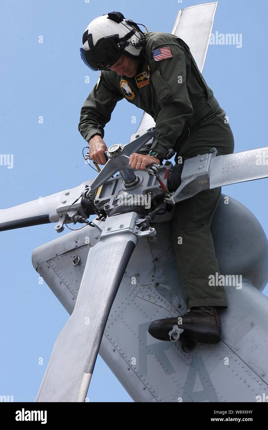 U.S. Navy Senior Chief Petty Officer Daniel Gray, assigned to ...