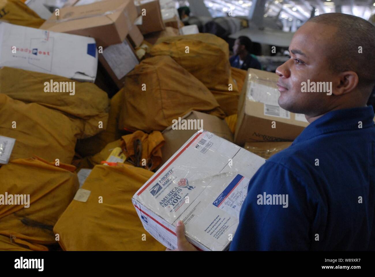 U s mail aircraft hi-res stock photography and images - Alamy
