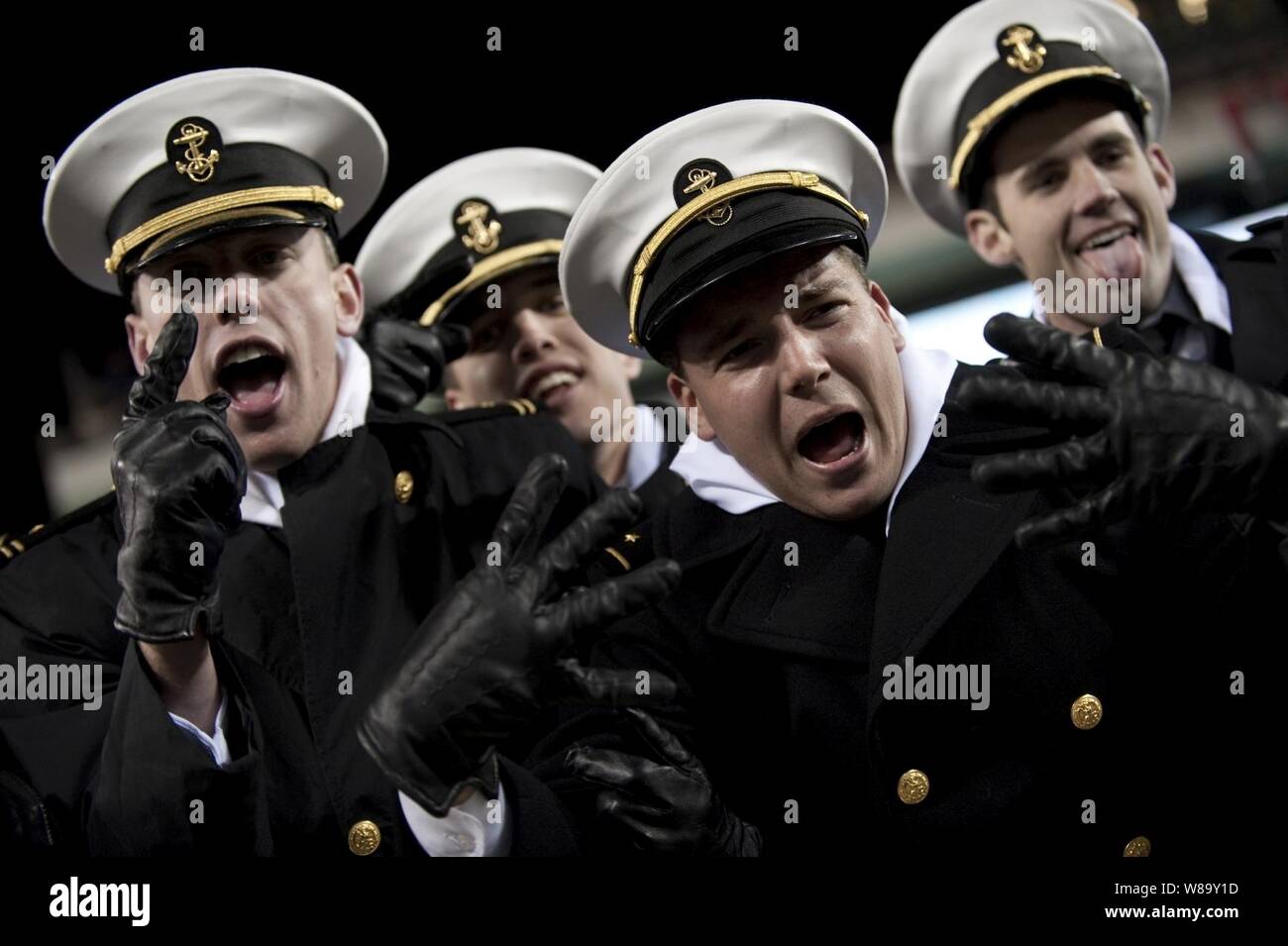 U.S. Naval Academy Midshipmen celebrate their 17-3 victory at the 110th ...