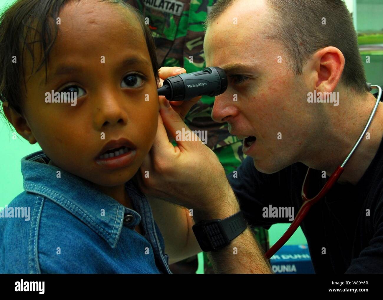 U s navy hospital ship usns mercy t ah 19 hi-res stock photography and ...