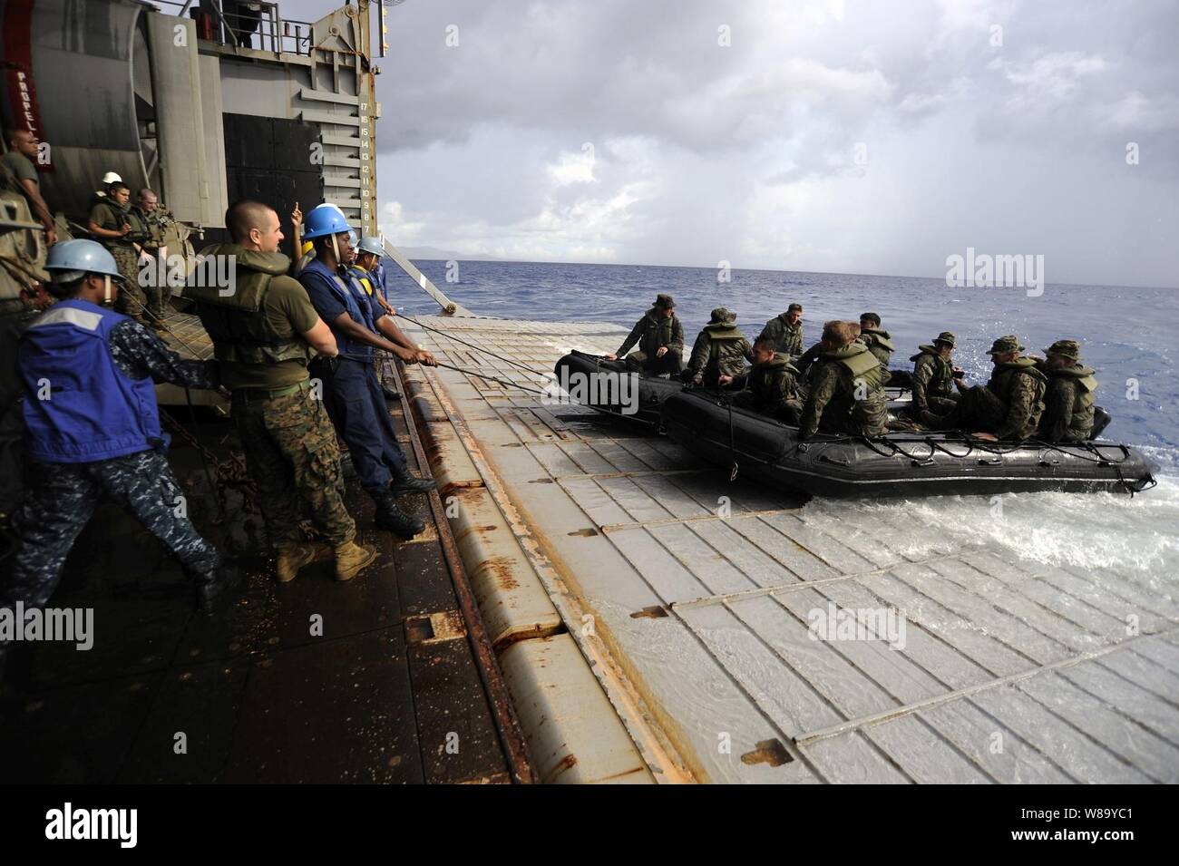 Stern gate hi-res stock photography and images - Alamy