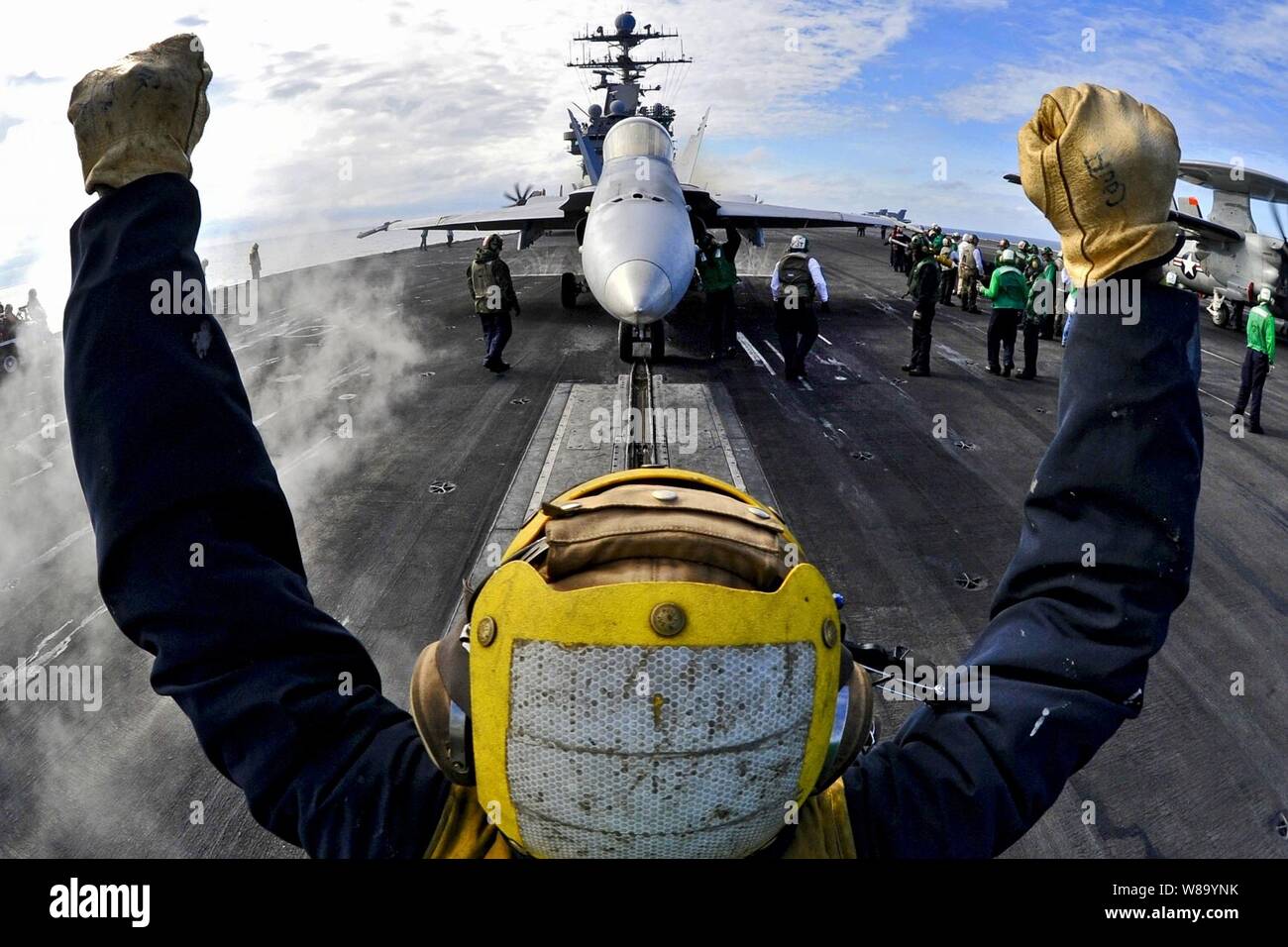 Aircraft carrier catapult hi-res stock photography and images - Alamy