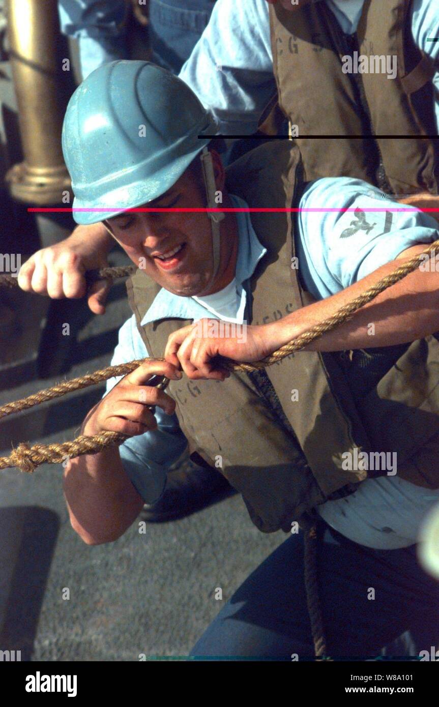 Uss thomas gates hi-res stock photography and images - Alamy