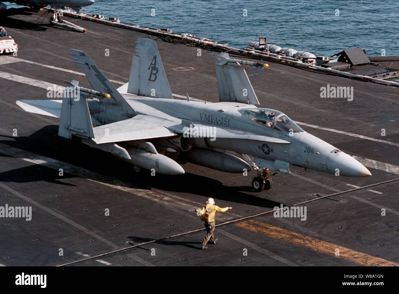 Catapult ship hi-res stock photography and images - Alamy