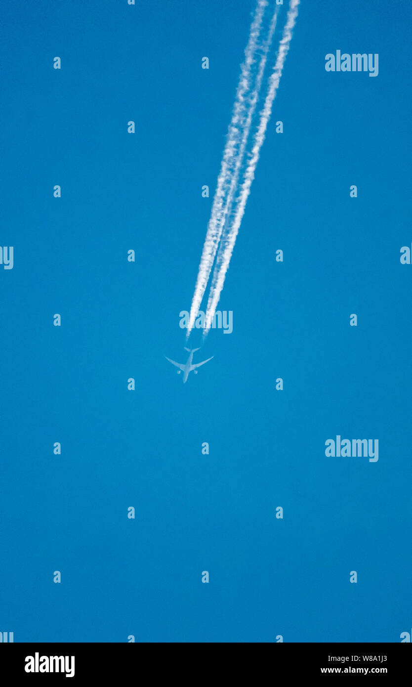 Speeding jet plane hi-res stock photography and images - Alamy