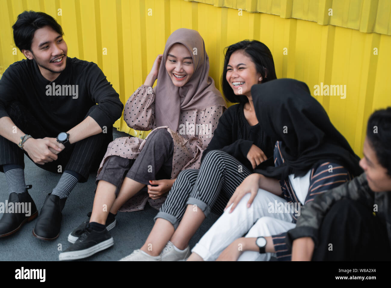 young people hanging out together Stock Photo - Alamy