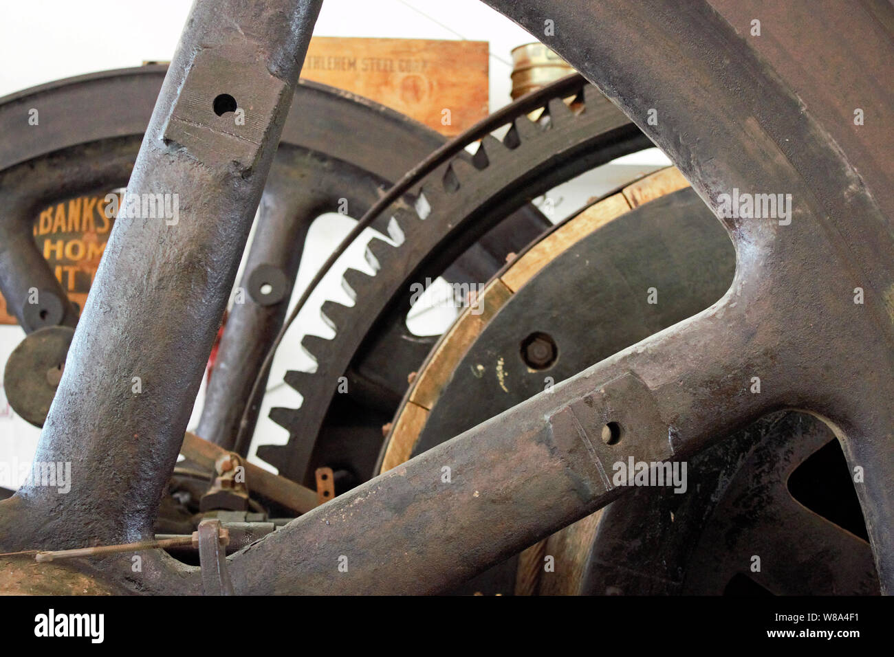 Large gears on an antique steam powered engine Stock Photo - Alamy