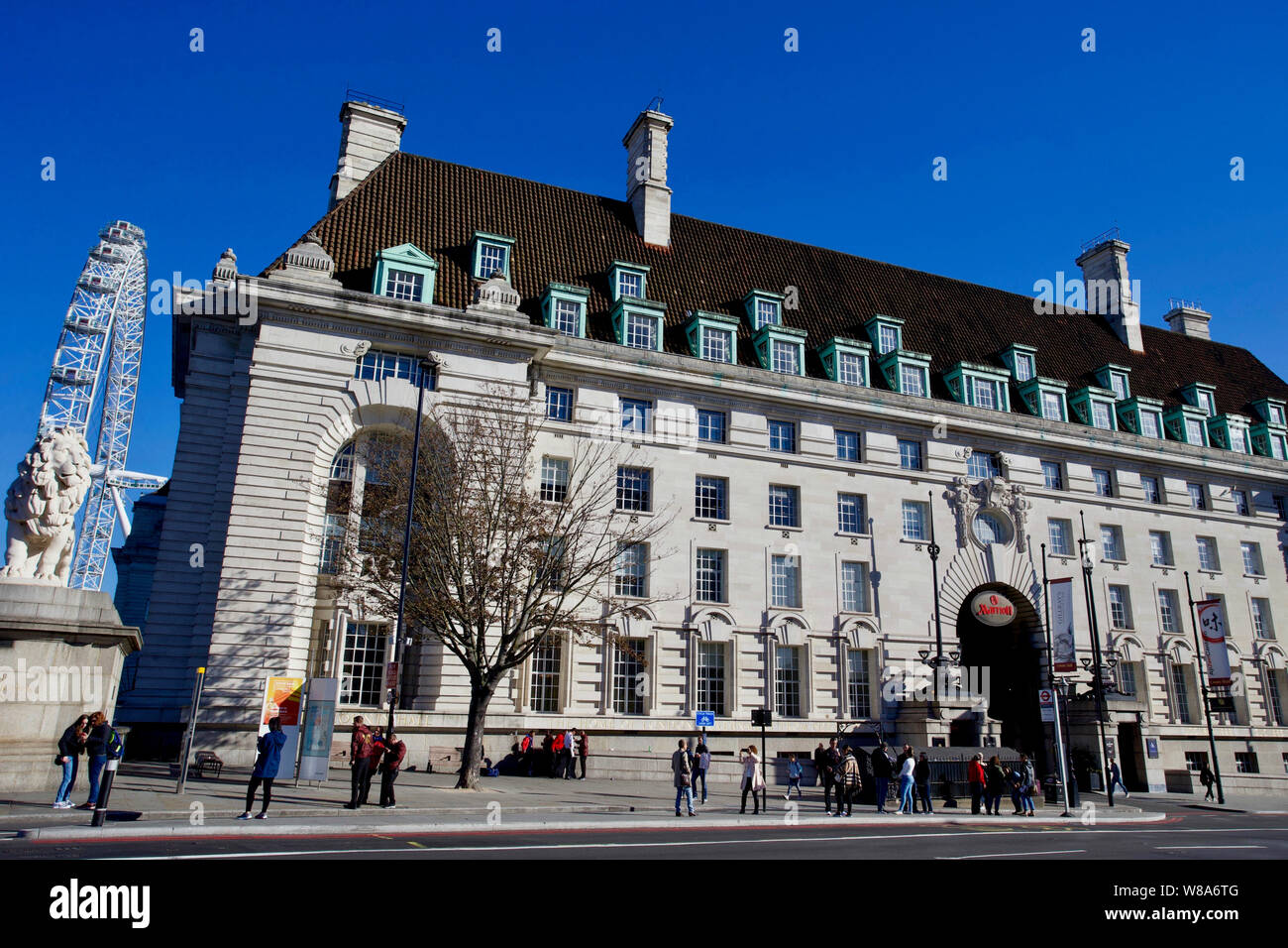 London marriott hotel county hall hi-res stock photography and images ...