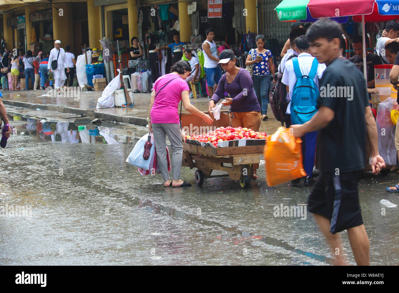 Manila baclaran market hi-res stock photography and images - Alamy
