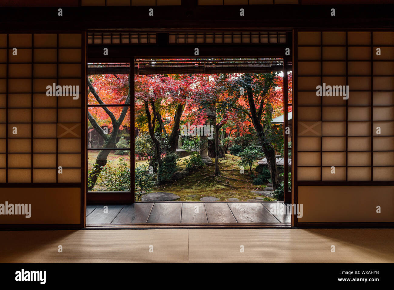 Japanese screen doors hi-res stock photography and images - Alamy