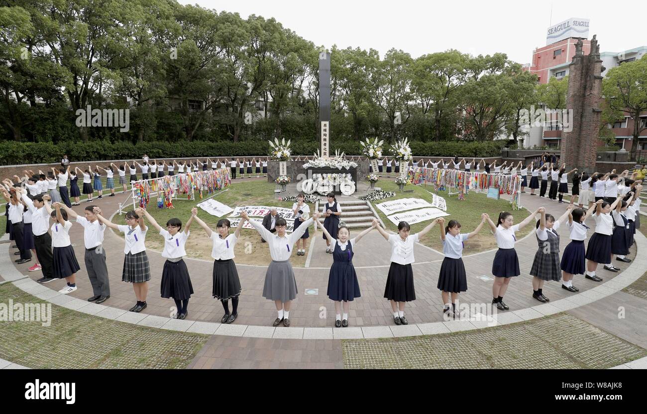 Nagasaki, Japan. 9th August, 2019. Japanese high school students make a ...