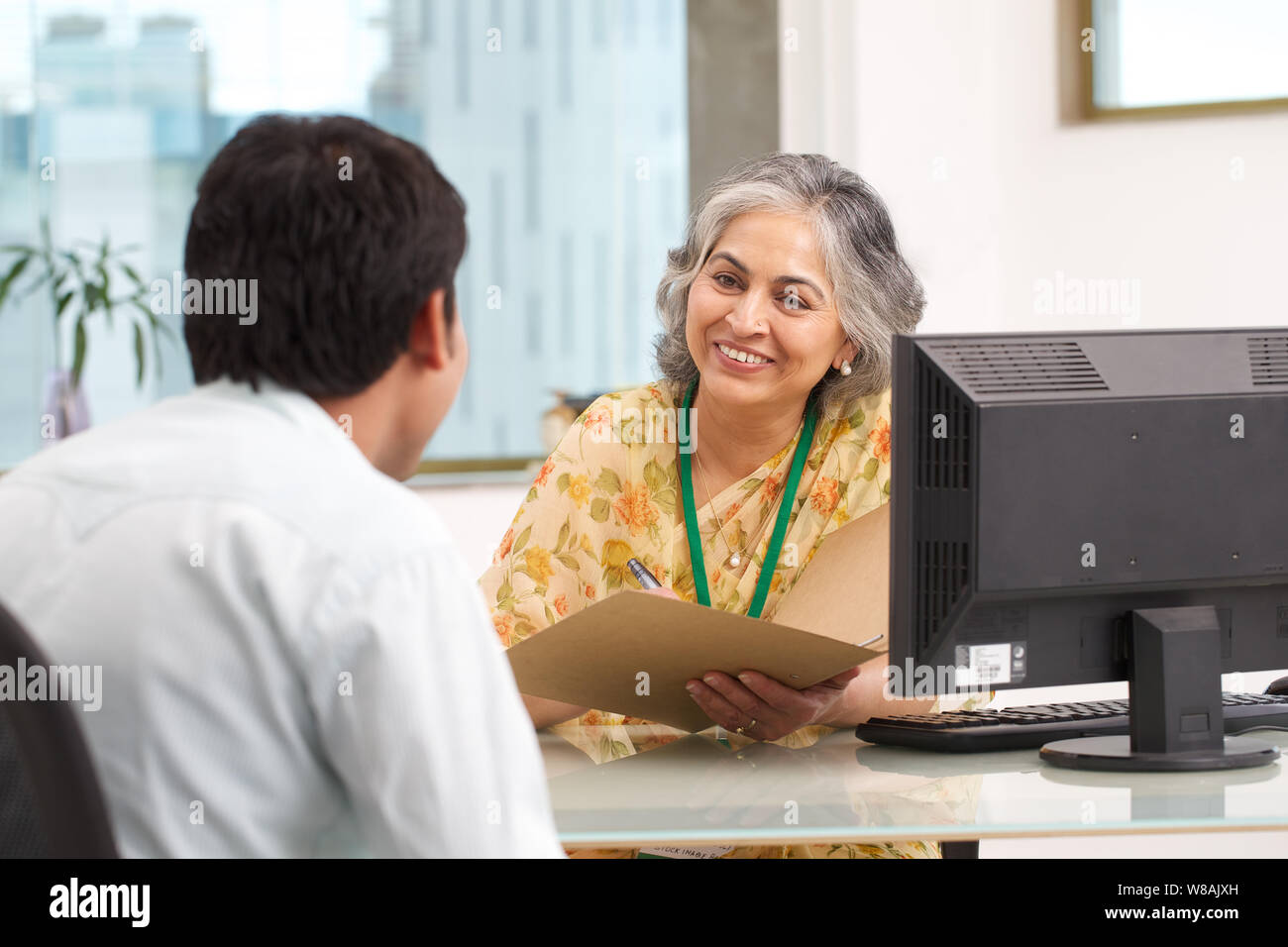 Bank customer service sitting hi-res stock photography and images - Alamy