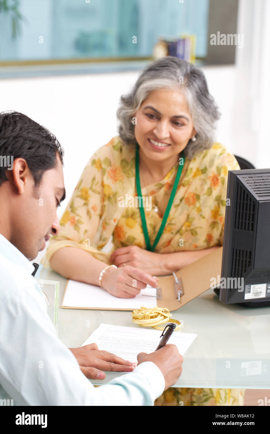 Bank customer front hi-res stock photography and images - Alamy
