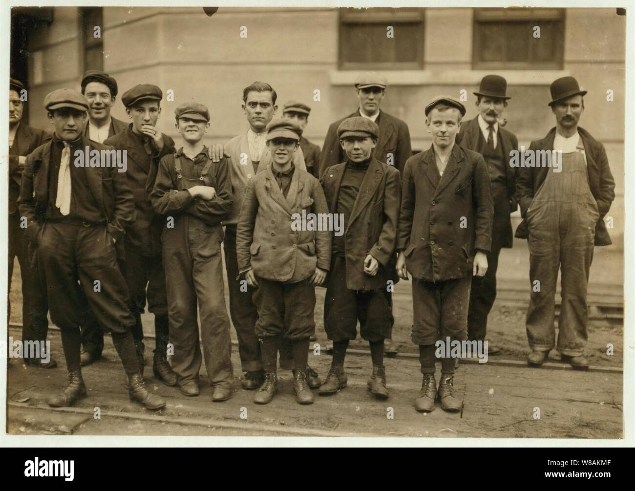 Dennis Cavanaugh, 24 Bassett St., works in spinning room No. 6. Door ...