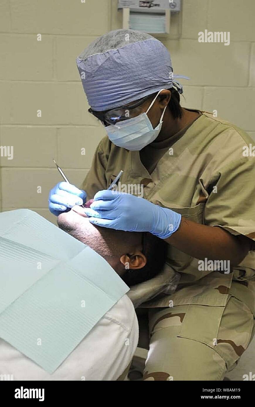 Dental cleaning, Guantanamo -b Stock Photo - Alamy