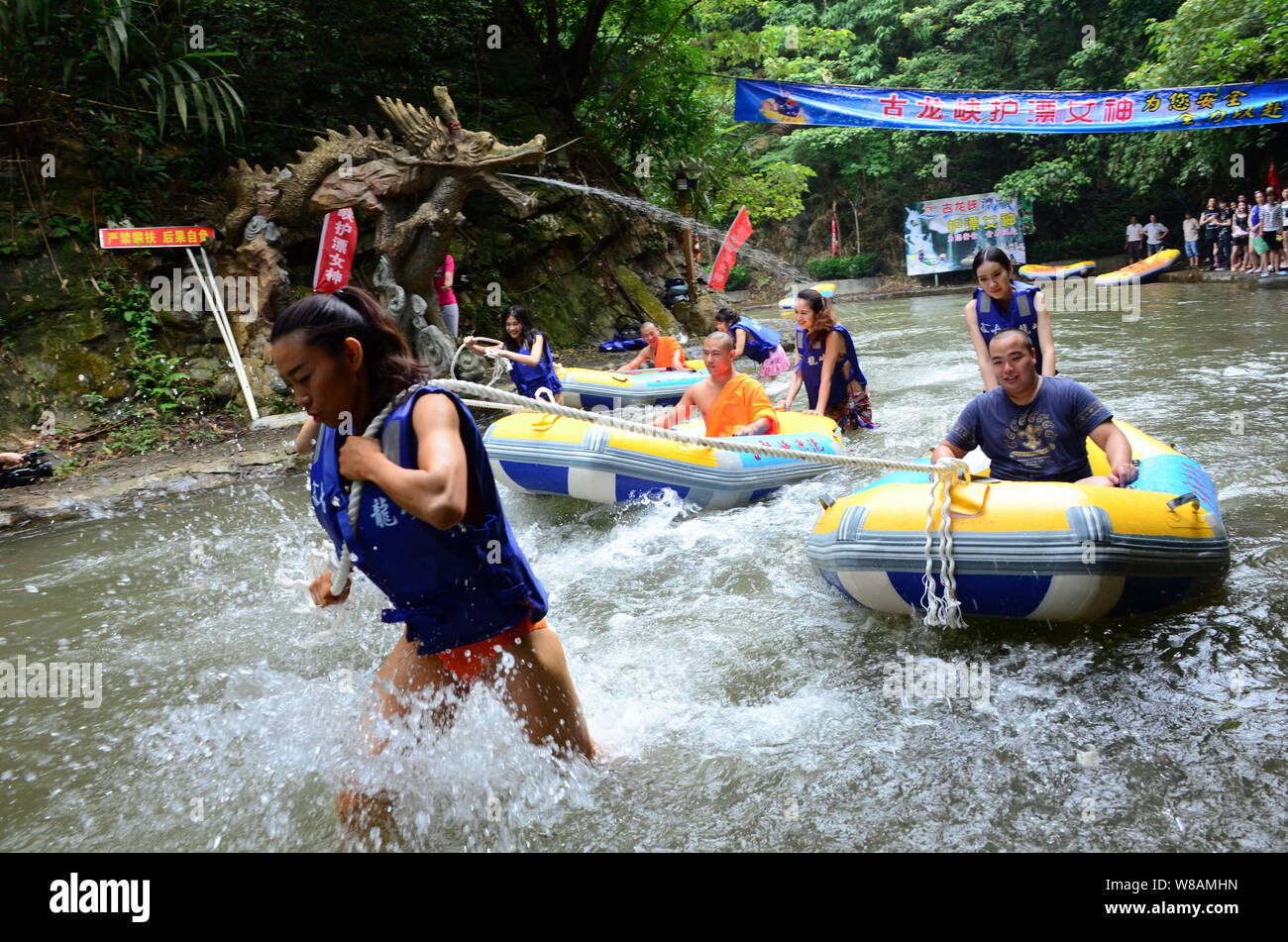 Female Chinese Rafting Lifeguard Candidates Pull Rafting Boats In The