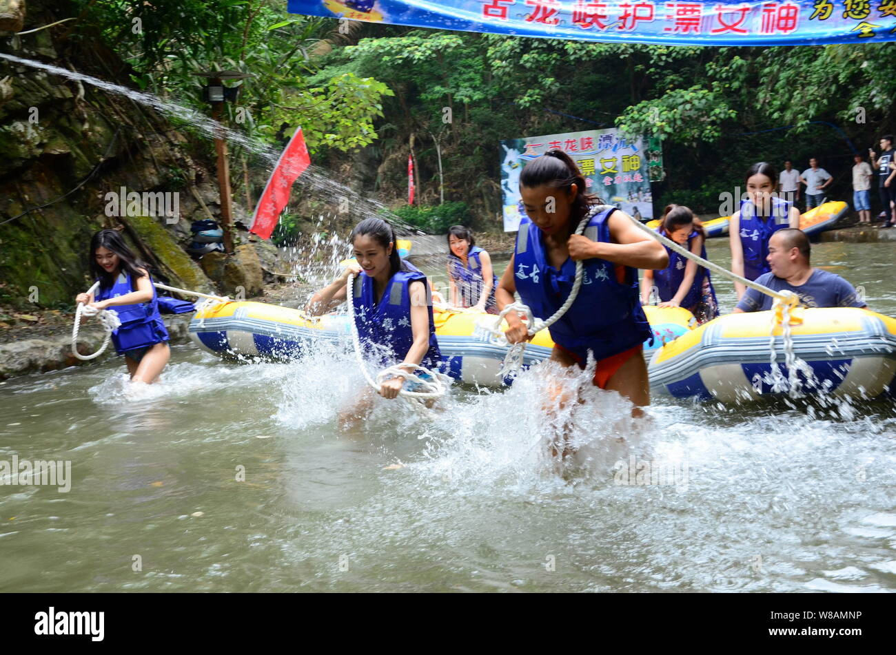 Female Chinese Rafting Lifeguard Candidates Pull Rafting Boats In The