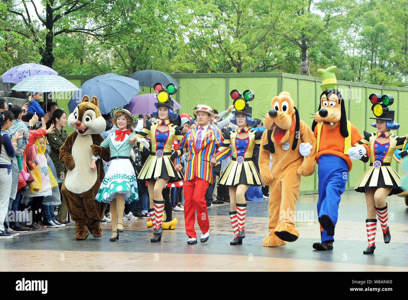 Shanghai disneyland parade hi-res stock photography and images - Alamy